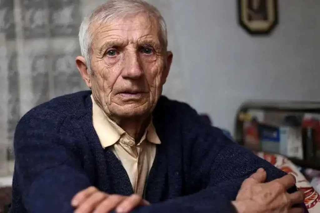 4 Ways to Comfort a Widower Who is Grieving